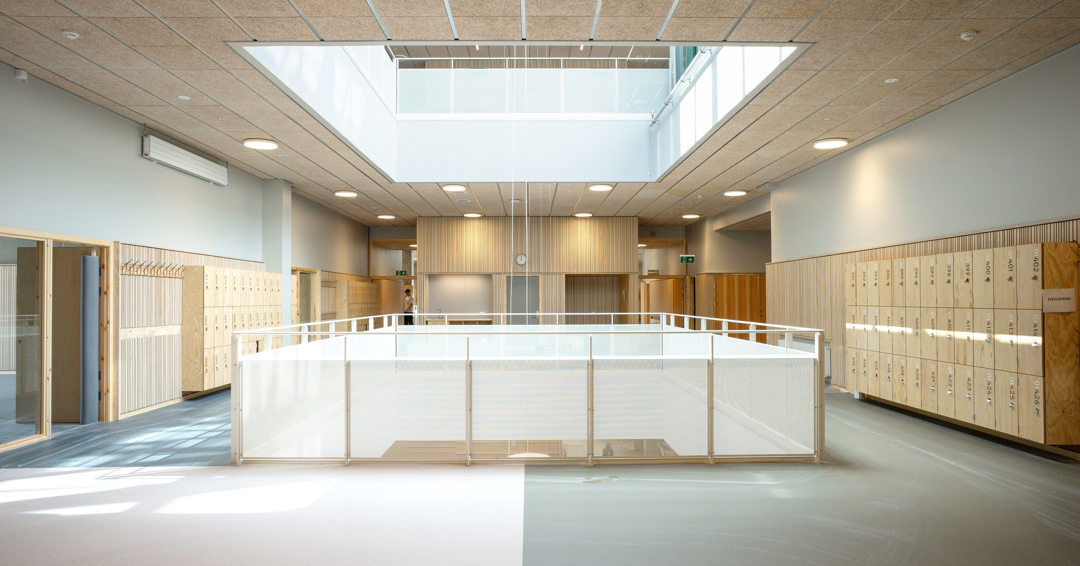 Architectural school environment with space for movement | Troldtekt